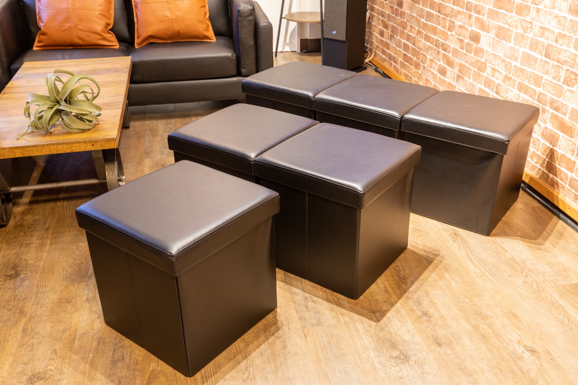 追加の椅子、テーブル（ご利用後はスクリーン側の壁に並べてください）の画像1