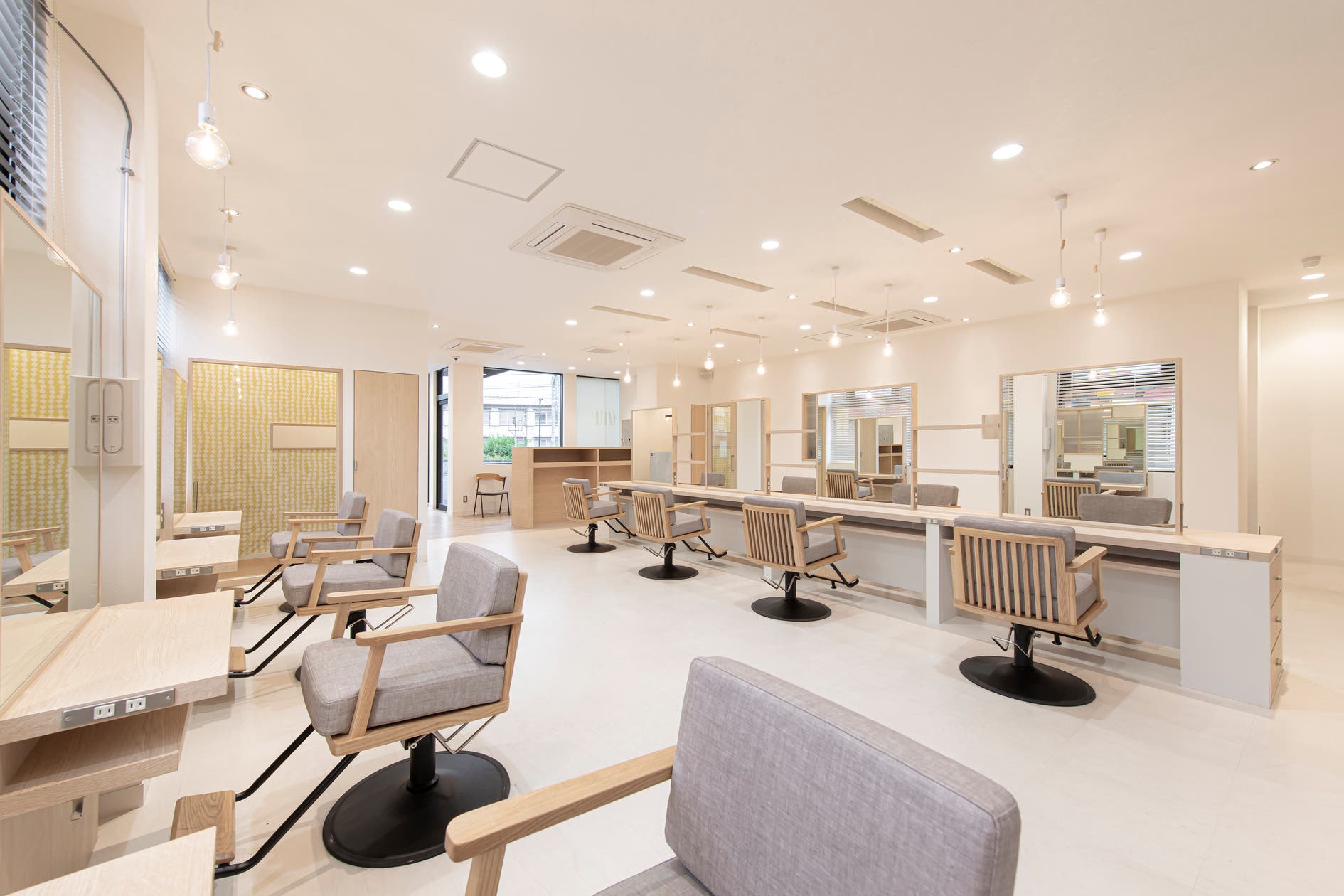 【EARTH 飯能店】カットオープン席★大型サロンに併設されたレンタルサロン✂︎フリーランス/個人練習/美容業に最適♪の写真3