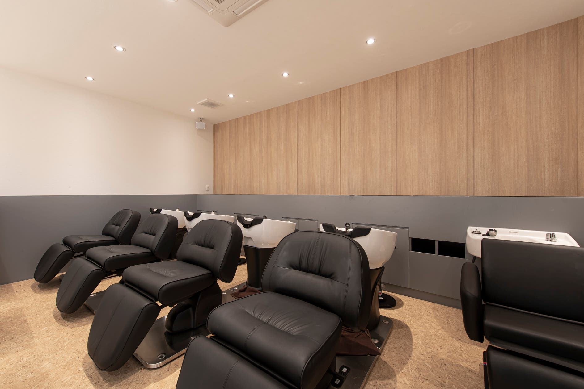 【EARTH 飯能店】カットオープン席★大型サロンに併設されたレンタルサロン✂︎フリーランス/個人練習/美容業に最適♪の写真4