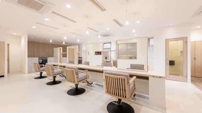 【EARTH 飯能店】カットオープン席★大型サロンに併設されたレンタルサロン✂︎フリーランス/個人練習/美容業に最適♪の写真1