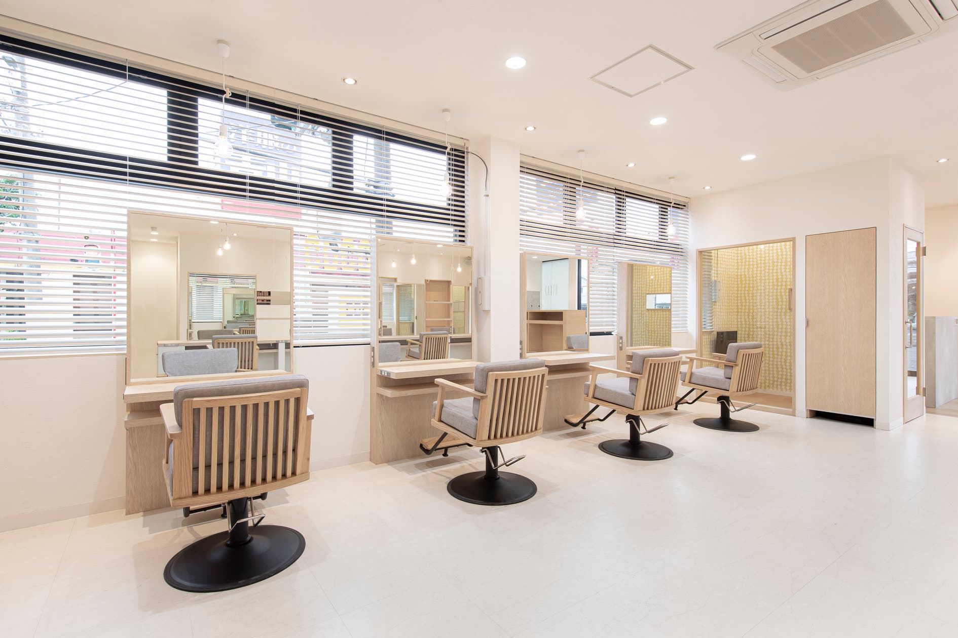 【EARTH 飯能店】カットオープン席★大型サロンに併設されたレンタルサロン✂︎フリーランス/個人練習/美容業に最適♪の写真2