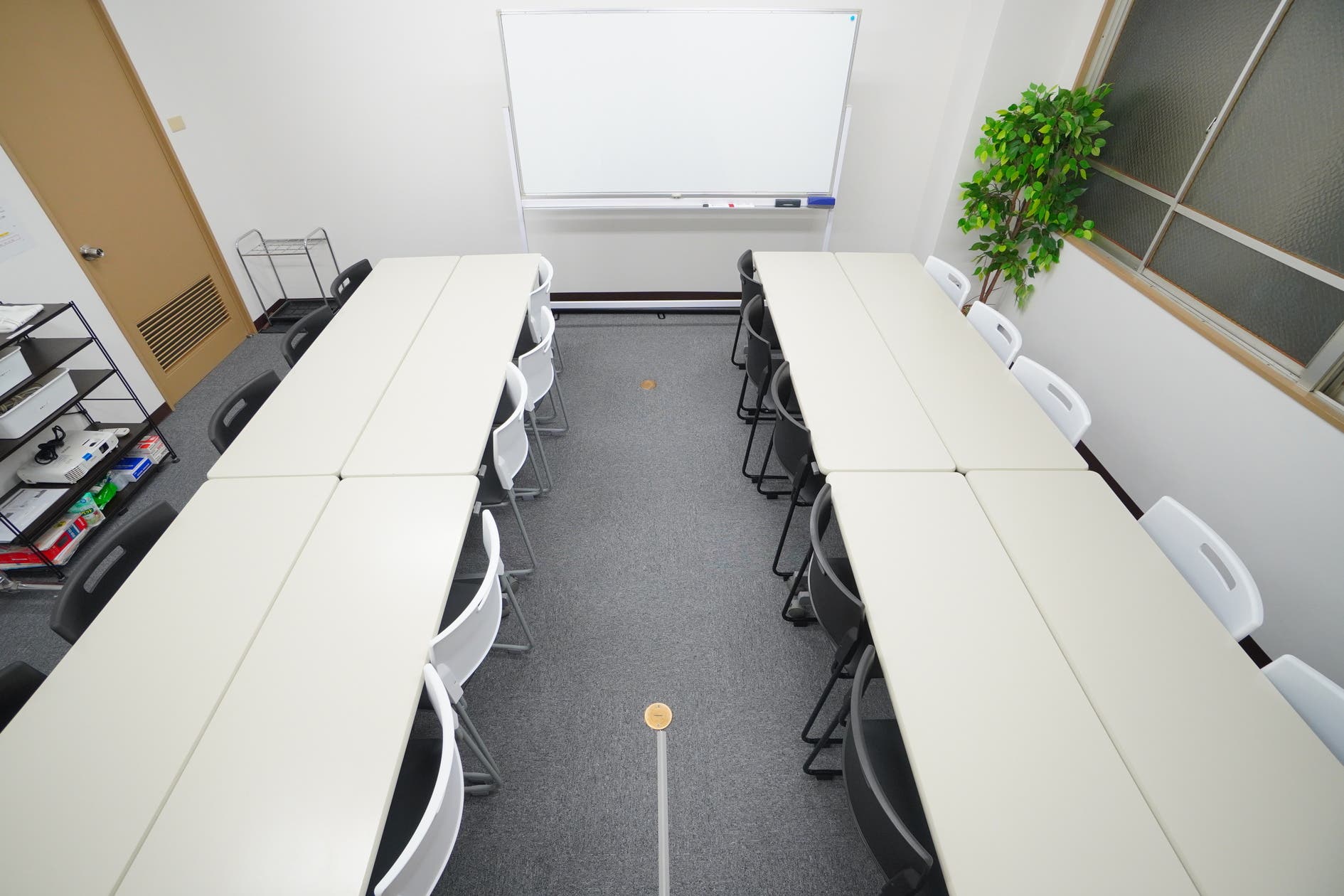 ＜リバーシ会議室＞本町駅24番出口目の前✨光Wi-Fi📶プロジェクター🎥会議/セミナー/研修/ワークショップの写真5