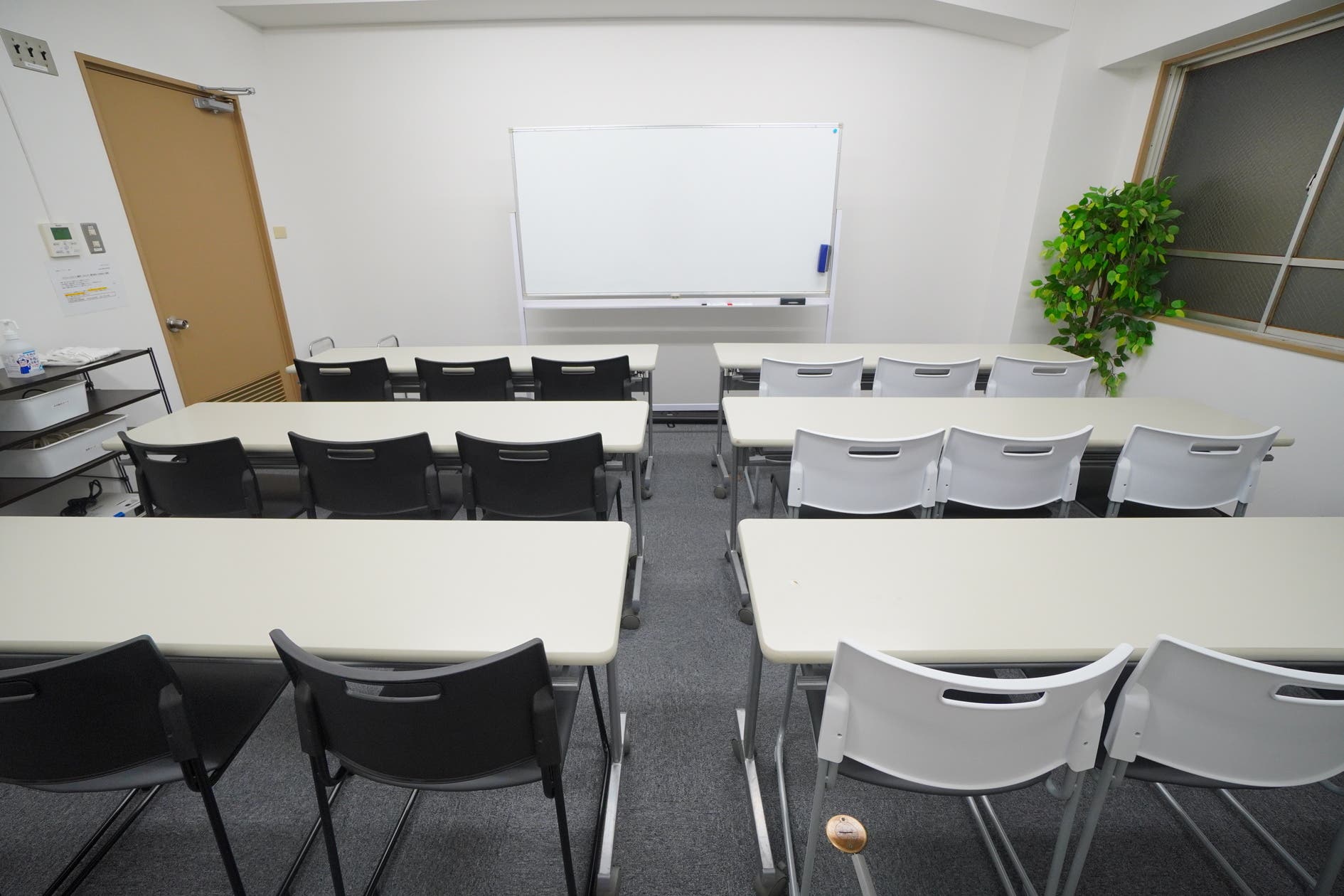 ＜リバーシ会議室＞本町駅24番出口目の前✨光Wi-Fi📶プロジェクター🎥会議/セミナー/研修/ワークショップの写真8