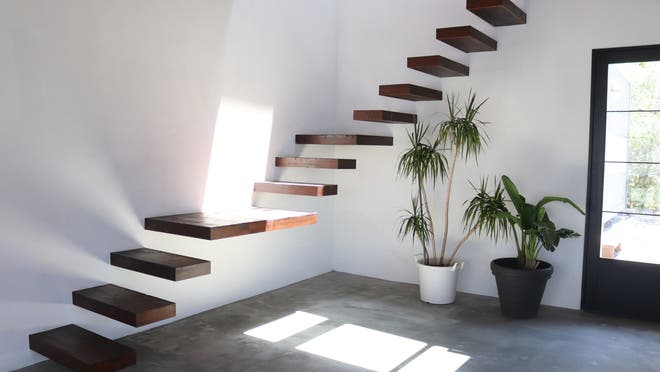 『スタジオフィールド』絵になる階段のある、庭付き自然光撮影スタジオ!インタビュー撮影、商品撮影などにの写真1