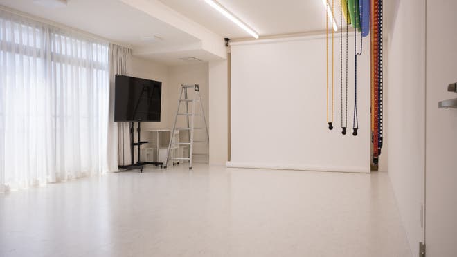 9色のバック紙と自然光撮影が楽しめるレンタル撮影スタジオの写真2