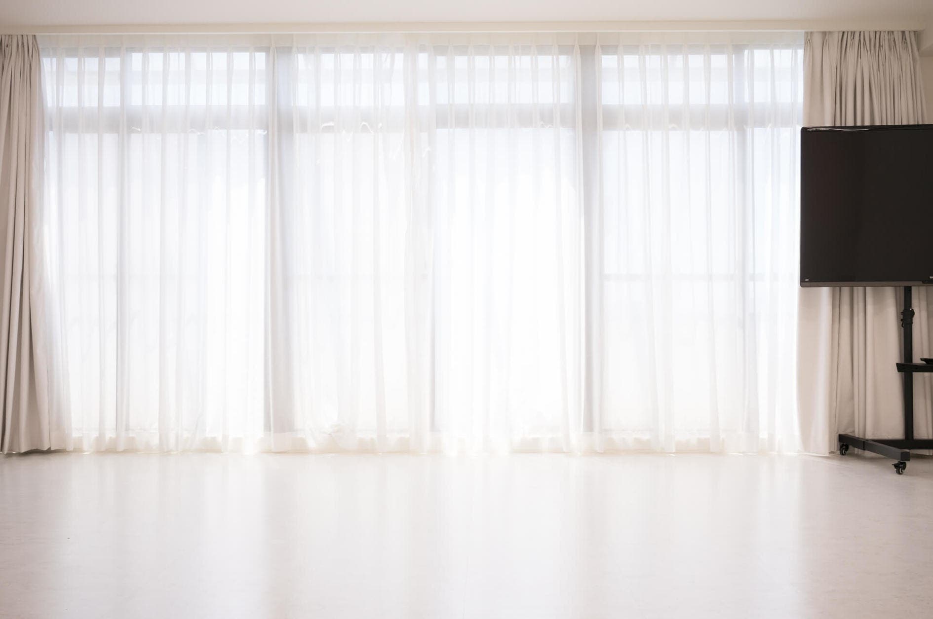 9色のバック紙と自然光撮影が楽しめるレンタル撮影スタジオの写真4