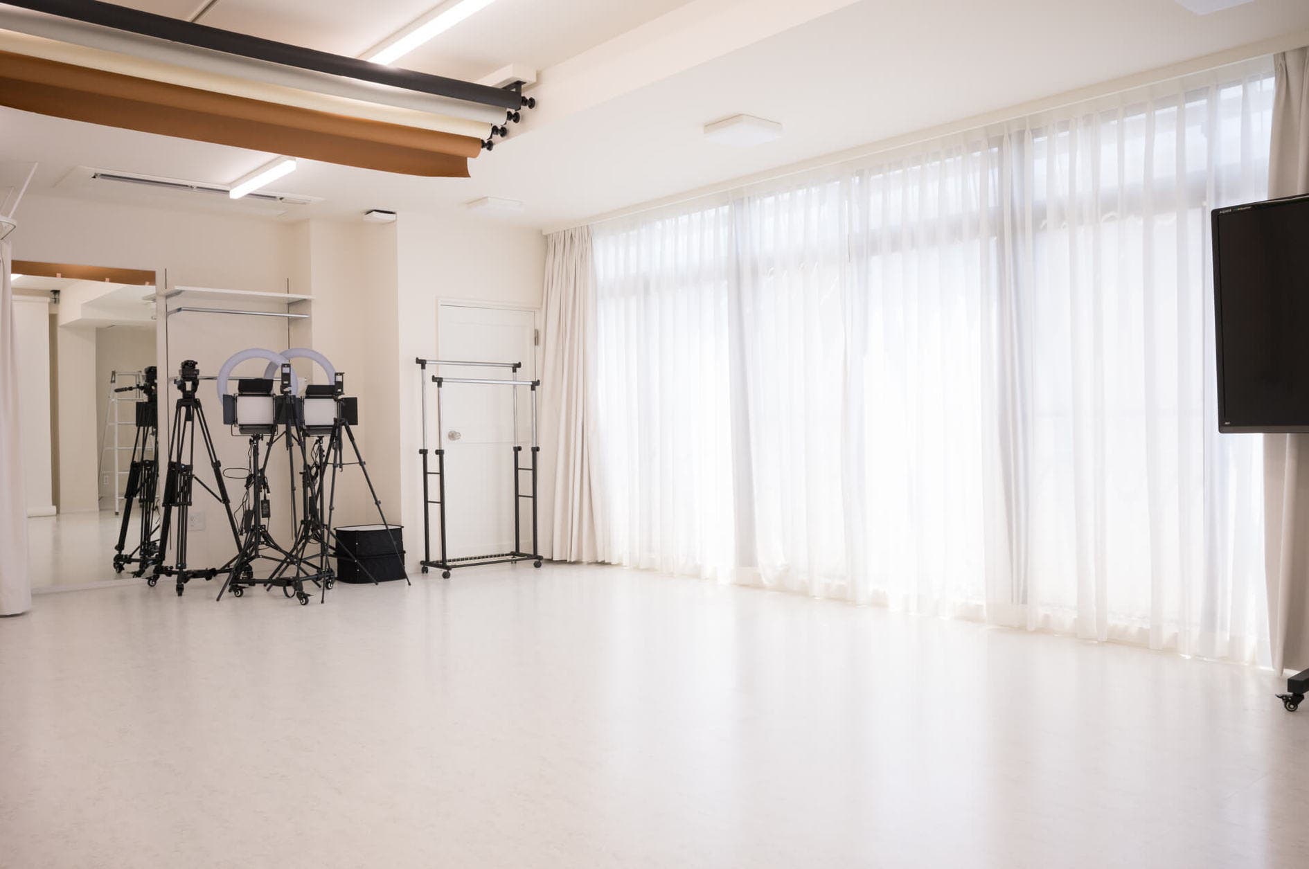 9色のバック紙と自然光撮影が楽しめるレンタル撮影スタジオの写真7