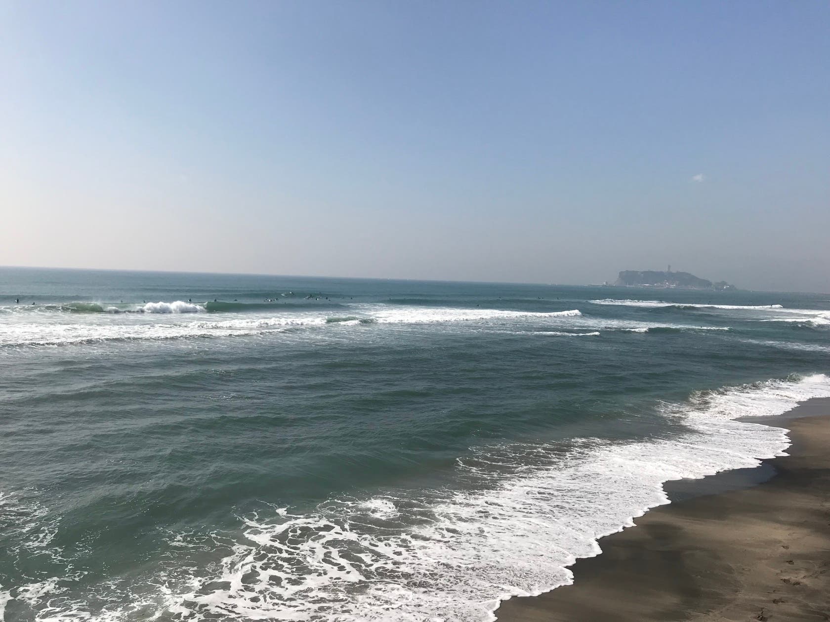 海まで30m。リモートワークしながら、いい波が来たらすぐ海へ。ジム・サーフィン・SUPなど、仕事と遊びが可能なスペースですの写真6