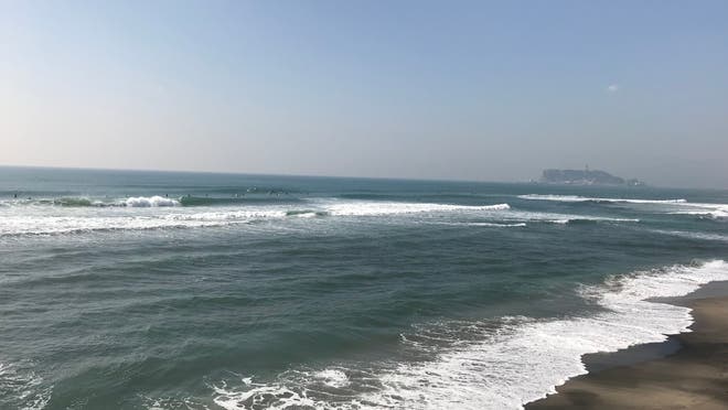 海まで30m。リモートワークしながら、いい波が来たらすぐ海へ。ジム・サーフィン・SUPなど、仕事と遊びが可能なスペースですの写真6