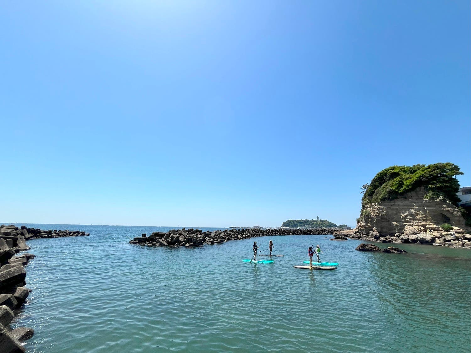 海まで30m。リモートワークしながら、いい波が来たらすぐ海へ。ジム・サーフィン・SUPなど、仕事と遊びが可能なスペースですの写真7