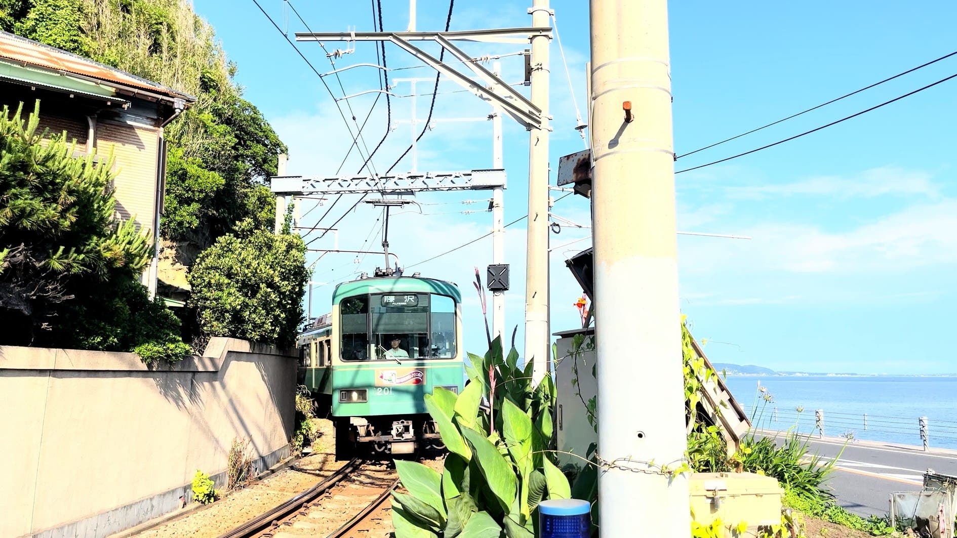 海まで30m。リモートワークしながら、いい波が来たらすぐ海へ。ジム・サーフィン・SUPなど、仕事と遊びが可能なスペースですの写真10