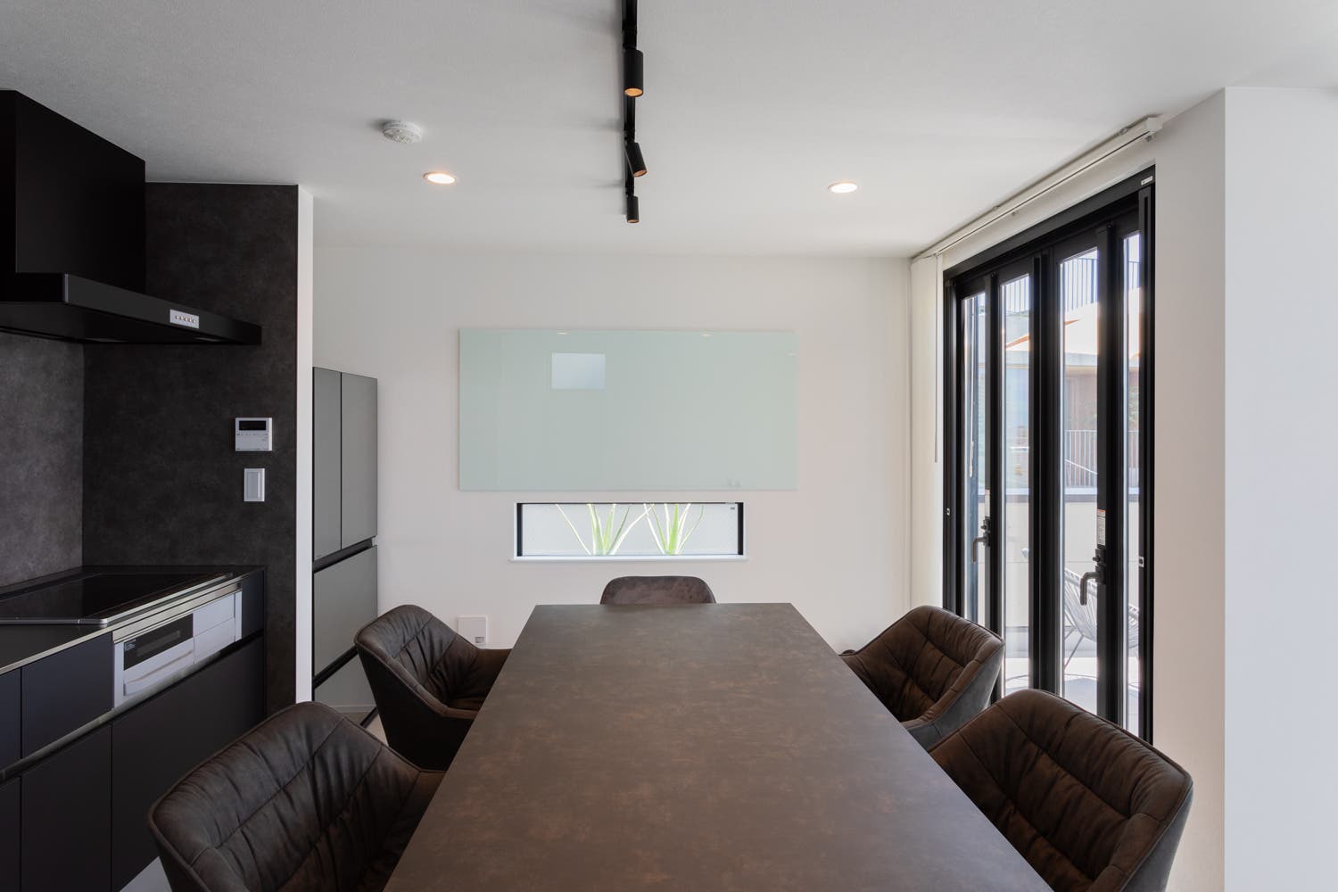 江ノ島ビュー‼一年中、日焼けを気にせず、海を感じる開放的な空間で、音楽を聴きながら夏の気分を味わい、ゆったりした時間を過ごせますの写真8