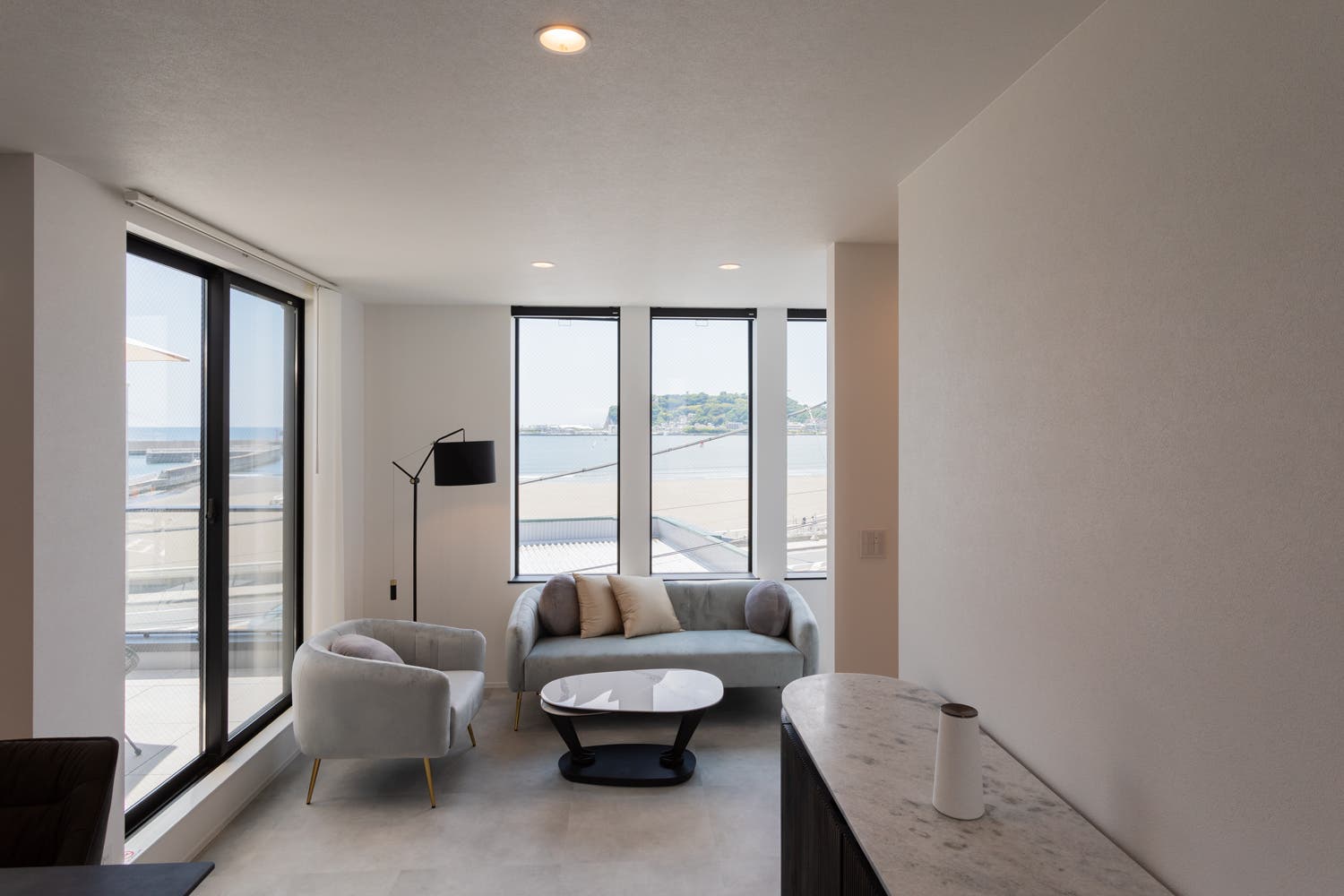 江ノ島ビュー‼一年中、日焼けを気にせず、海を感じる開放的な空間で、音楽を聴きながら夏の気分を味わい、ゆったりした時間を過ごせますの写真7