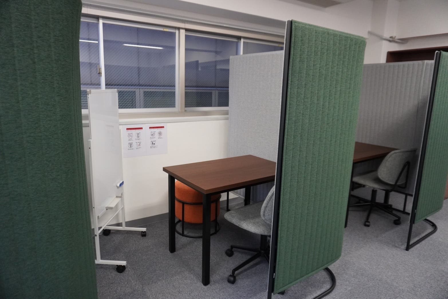 新宿駅南口から徒歩4分の好立地！塾講師のための個別指導シェアスペース！【駅チカ】の写真2