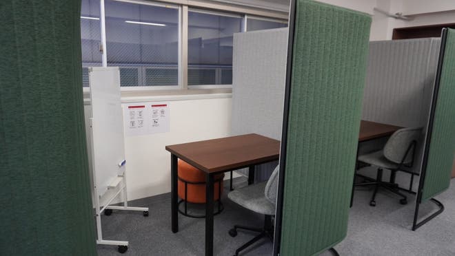 新宿駅南口から徒歩4分の好立地!塾講師のための個別指導シェアスペース!【駅チカ】の写真2