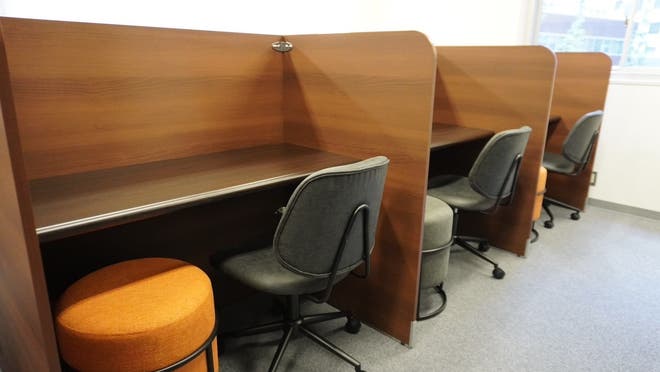 新宿駅南口から徒歩4分の好立地!塾講師のための個別指導シェアスペース!【駅チカ】の写真3