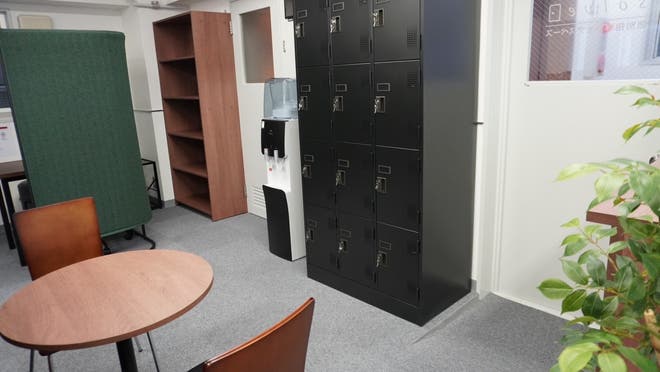 新宿駅南口から徒歩4分の好立地!塾講師のための個別指導シェアスペース!【駅チカ】の写真4