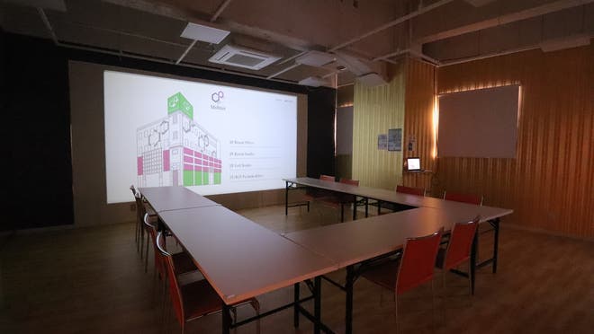 【料金値下げ】【駅徒歩1分の駅チカ】プロジェクター備え付け♪・パウダールーム完備♪無料オプション品多数♪【スタジオE】の写真4