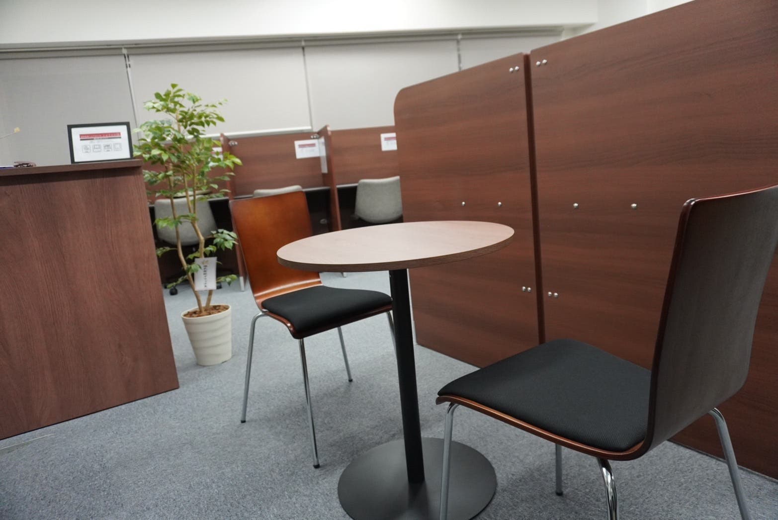 新宿駅南口から徒歩4分の好立地！塾講師のための個別指導シェアスペース！【駅チカ】の写真6