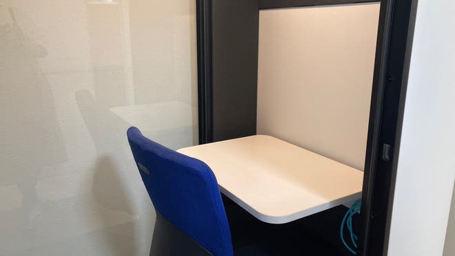 【レンタルオフィスMICAN:WEBミーティング用フォンブース4】大井町徒歩2分・最大1名収容可能の写真1