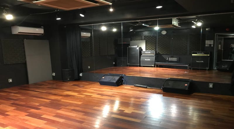 【駅近/無料駐車場有】🎸バンド・ダンス練習に使える完全防音・音響設備完備のAスタジオ