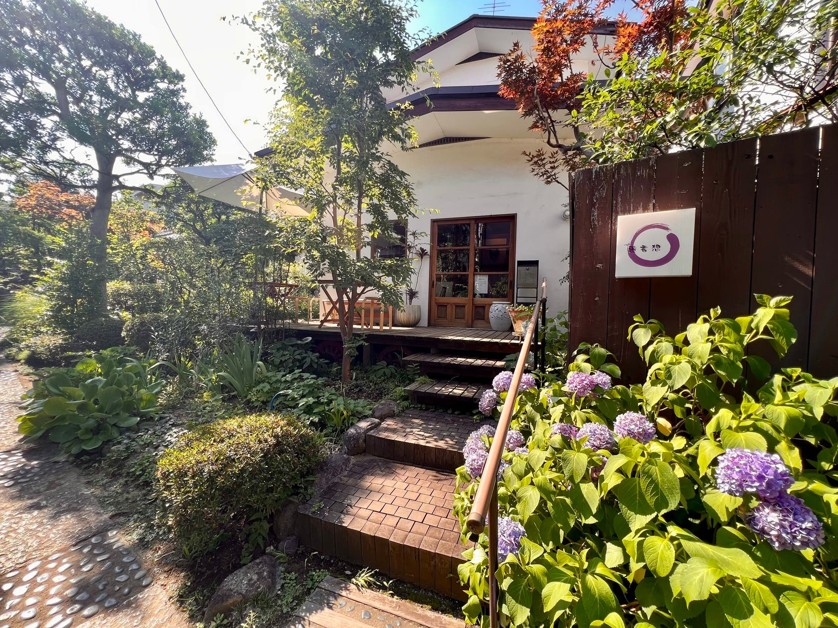 緑に囲まれた小さなカフェで、大切なお仲間との時間をお過ごし下さい。の写真13