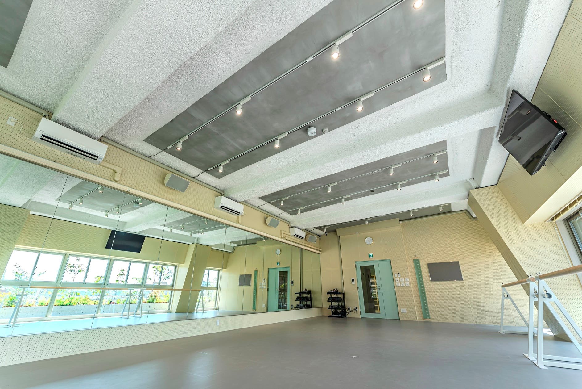 ＜vert studio＞大型鏡🕺レッスンバー🩰更衣室👚ベランダ付き☀️バレエ/ダンス/ヨガ/撮影の写真6