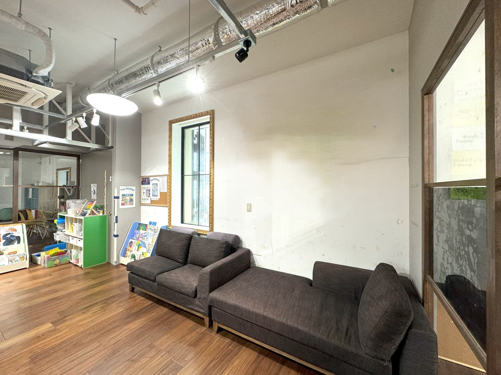 【桜木町／馬車道：ラウンジルーム】駅近好立地！お子様連れ大歓迎✨パーティーにぴったり🚠🚢オプションでキッチン利用も可能🧑‍🍳の写真4