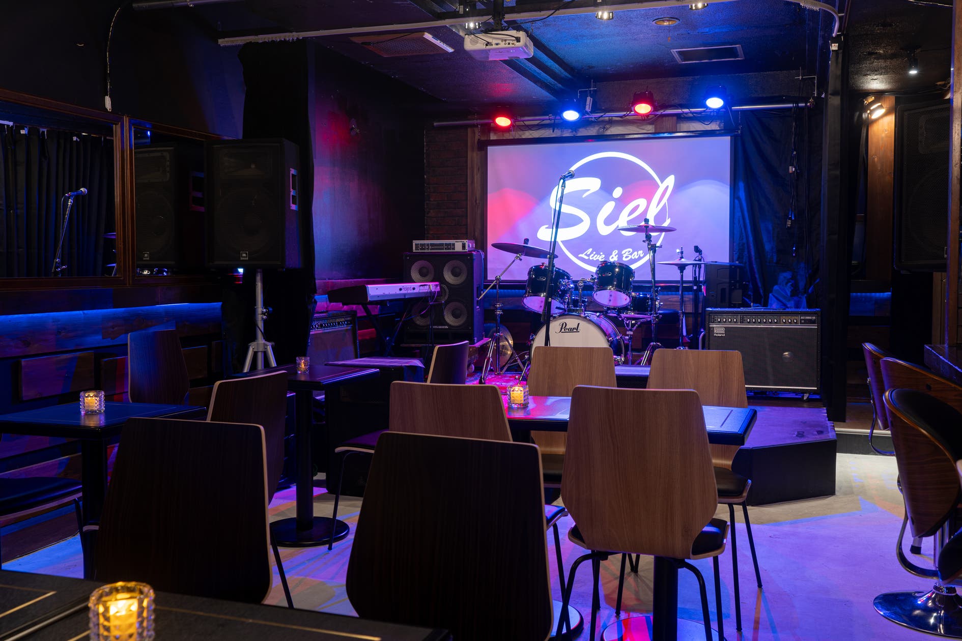 新大久保駅徒歩1分、楽器演奏、トークイベント、大人数のパーティーで使用可能です！の写真1