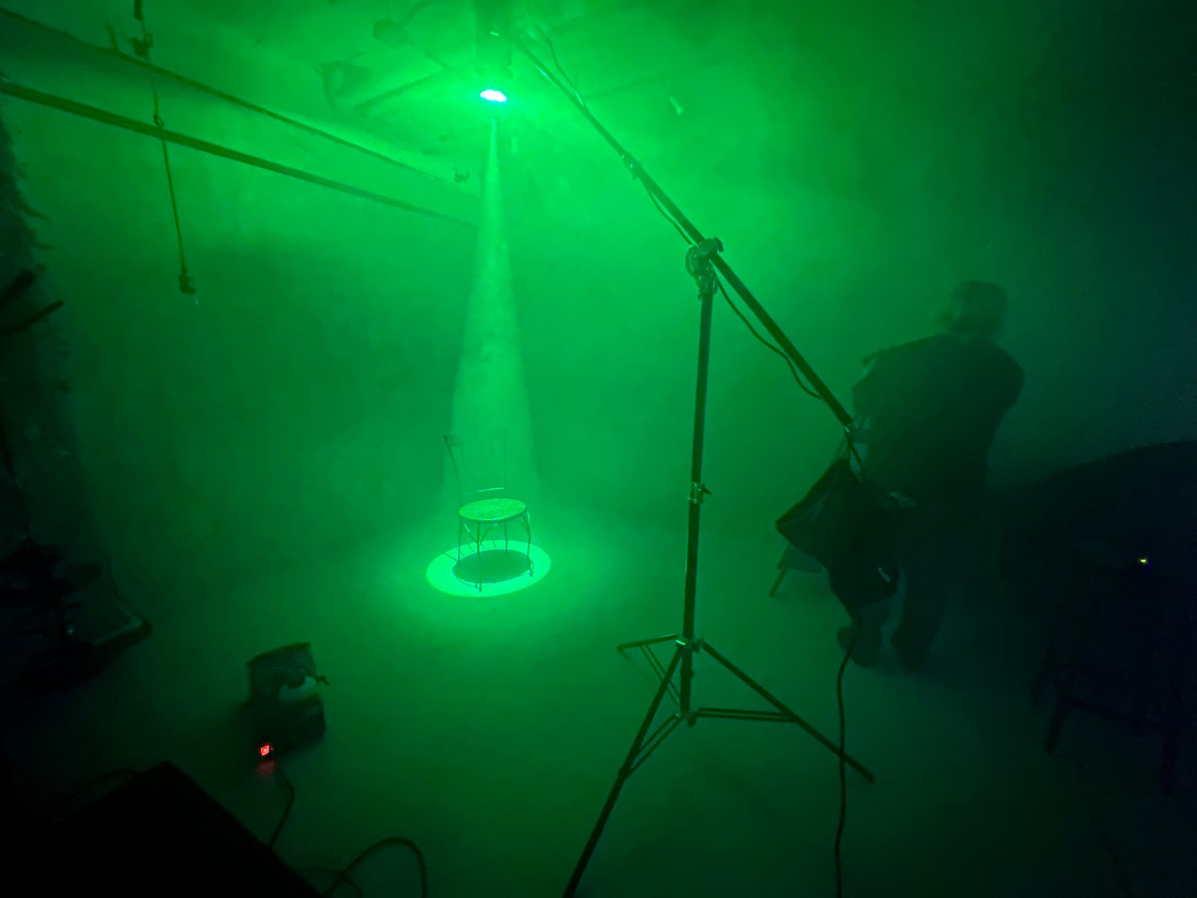 【控室有】モルタル・クンクリート・漆喰壁のある撮影スタジオ/コニカルスヌート/スワッグ/観葉植物/自然光の写真15