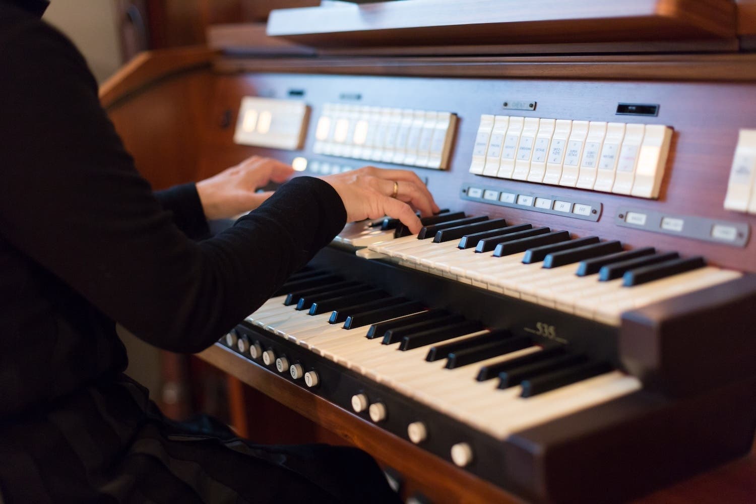 【 貸切チャペル 】京都の街中にあるステンドグラス輝く大聖堂（演奏会/コンサート/MV撮影）の写真7