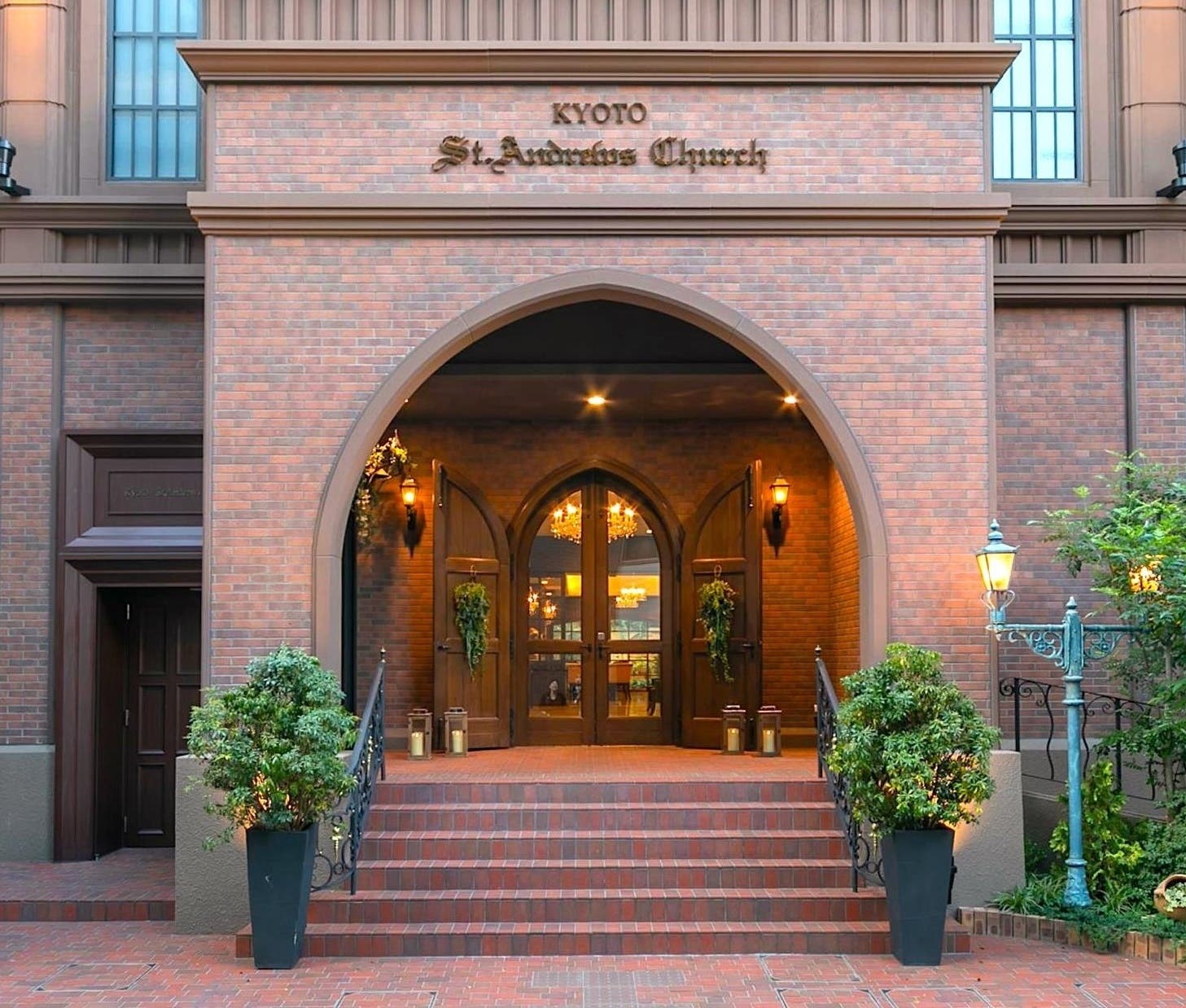 【 貸切チャペル 】京都の街中にあるステンドグラス輝く大聖堂（演奏会/コンサート/MV撮影）の写真11