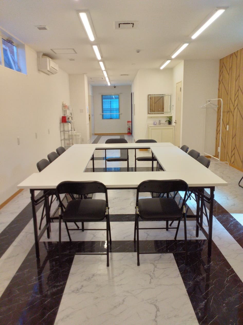 新小岩駅から徒歩4分　2階会議室　長机8台・着席人数30名の写真6