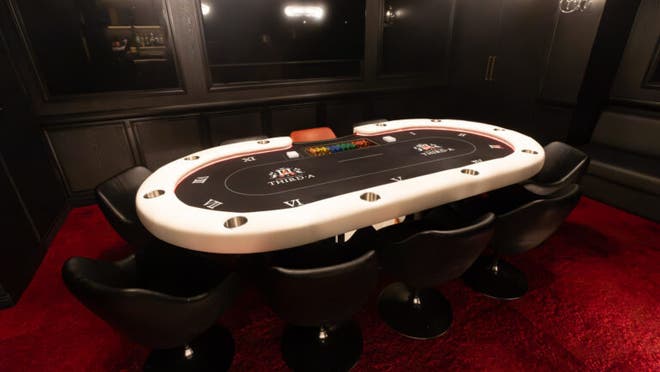 【新橋駅から徒歩3分🚶♪】“日本一高級な会員制ポーカーバー” 撮影利用/コスプレ撮影/ポーカー貸卓/カラオケ/YouTube配信の写真2