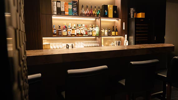 【新橋駅から徒歩3分🚶♪】“日本一高級な会員制ポーカーバー” 撮影利用/コスプレ撮影/ポーカー貸卓/カラオケ/YouTube配信の写真3