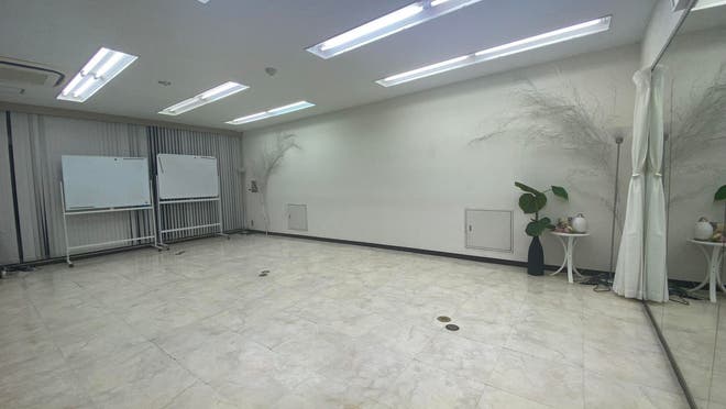 【麻布十番駅から徒歩4分】壁一面ミラー・WiFi・ホワイトボード完備!セミナー・ダンススタジオの写真2
