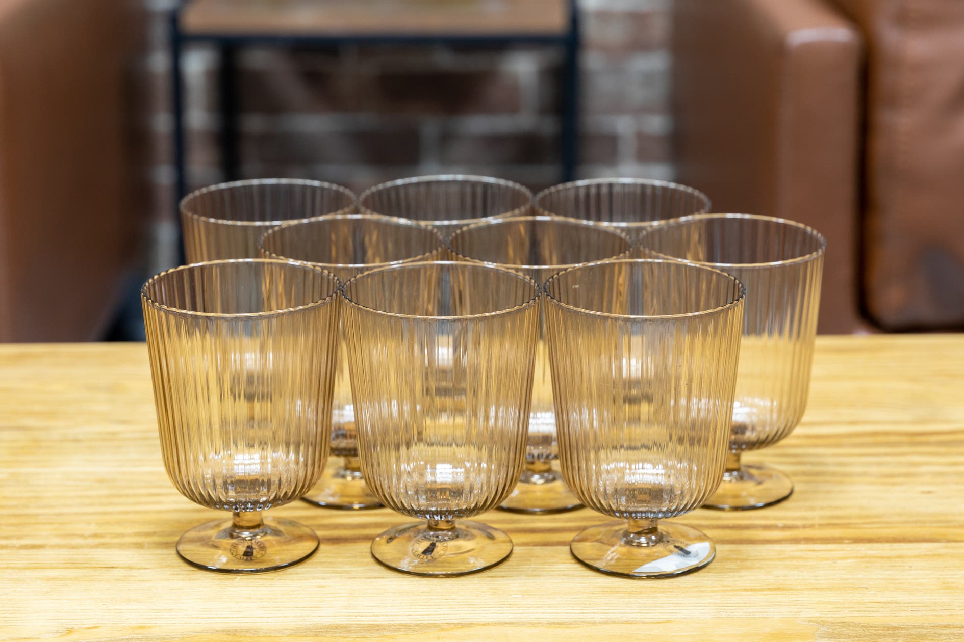 食器、コップ、カトラリー（ご利用後は洗って、拭いて棚に戻してください）の画像1