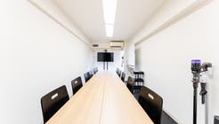 【新宿駅3分】12席、光回線高速WiFi、モニター・ホワイトボード完備☆1日1回スタッフ完全清掃の会議室の写真2