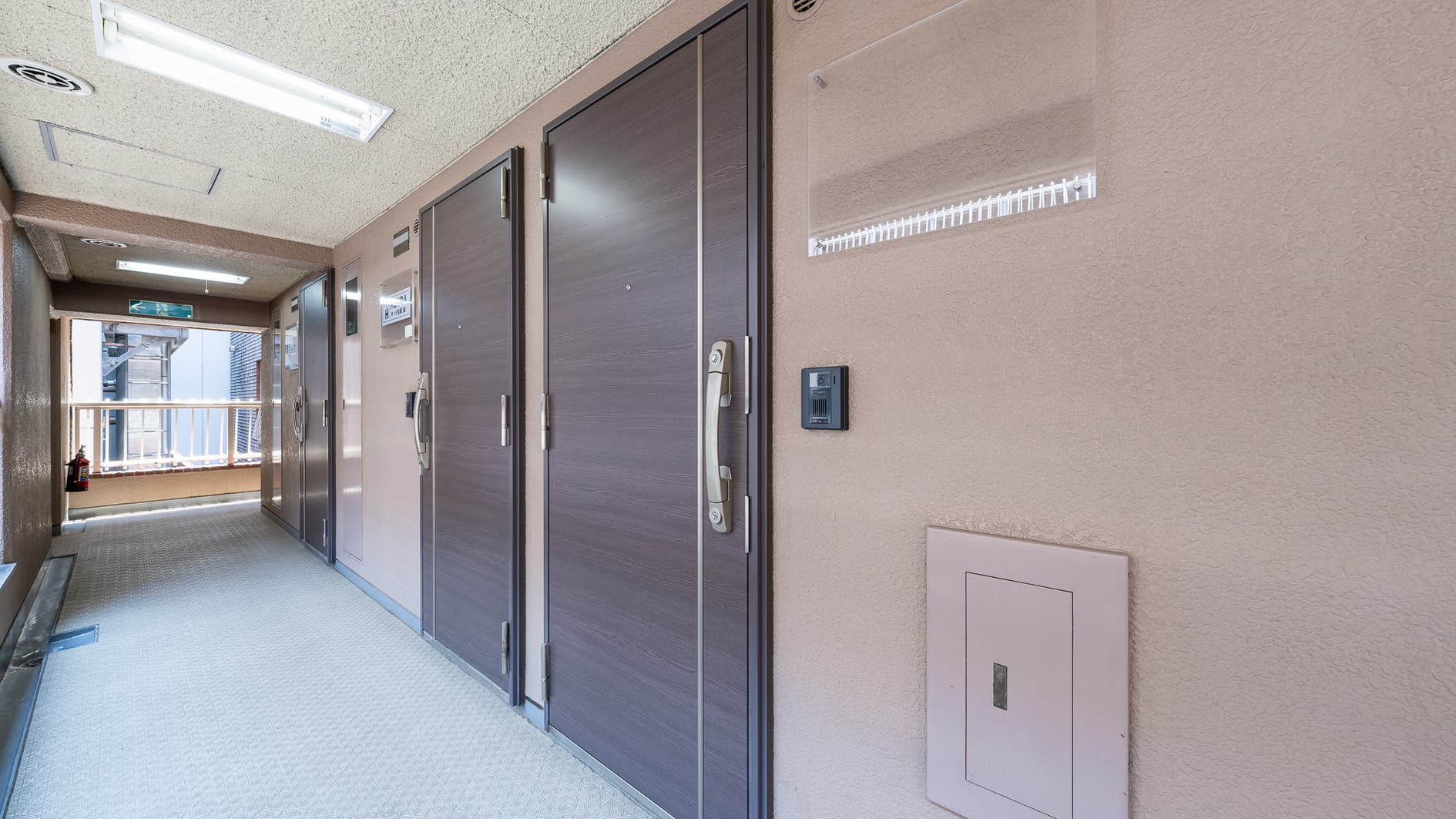 【新宿駅3分】12席、光回線高速WiFi、モニター・ホワイトボード完備☆1日1回スタッフ完全清掃の会議室の写真26