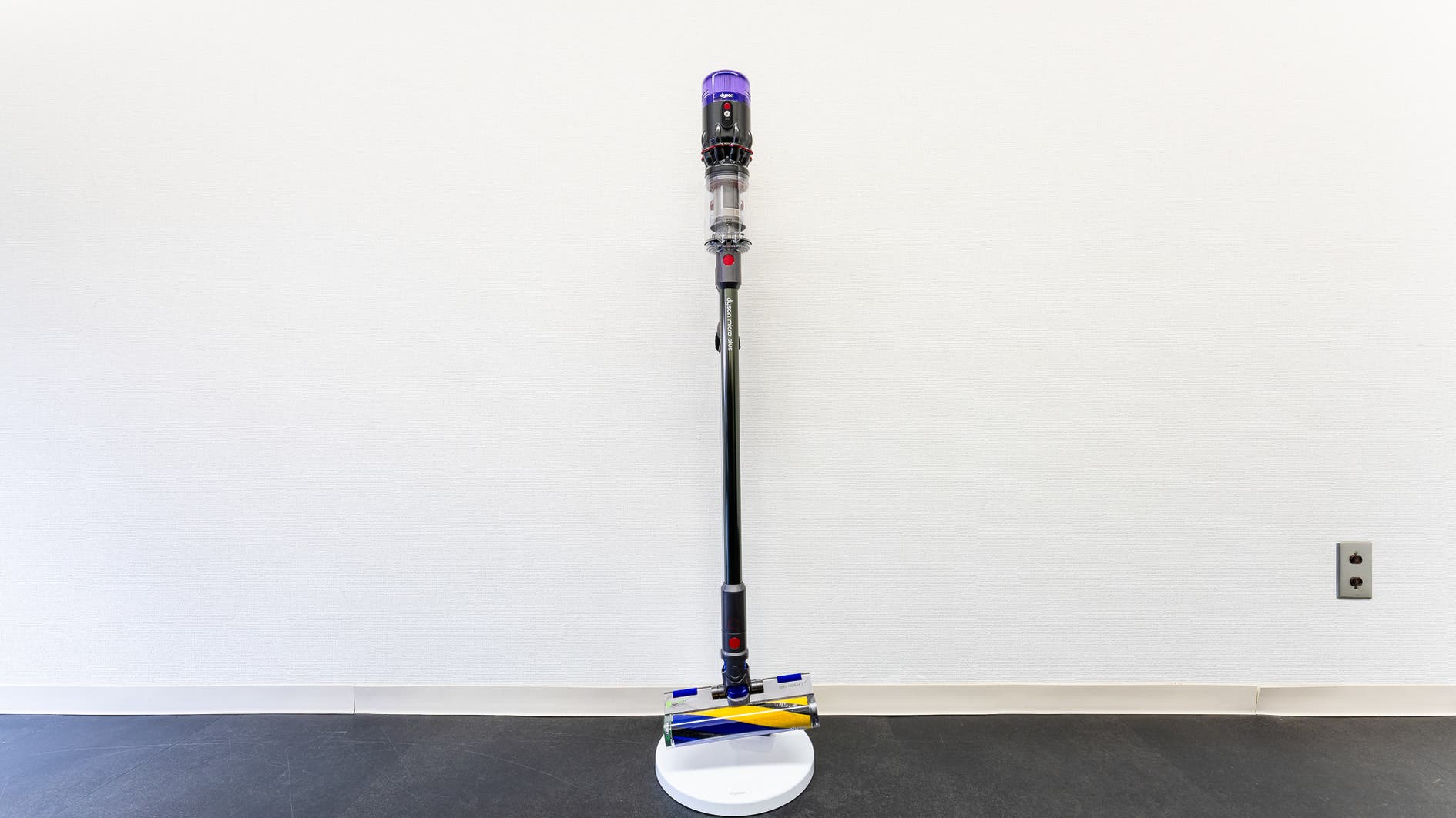 【新宿駅3分】12席、光回線高速WiFi、モニター・ホワイトボード完備☆1日1回スタッフ完全清掃の会議室の写真12