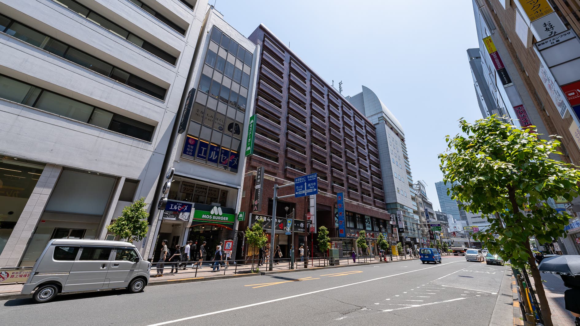 【新宿駅3分】12席、光回線高速WiFi、モニター・ホワイトボード完備☆1日1回スタッフ完全清掃の会議室の写真24