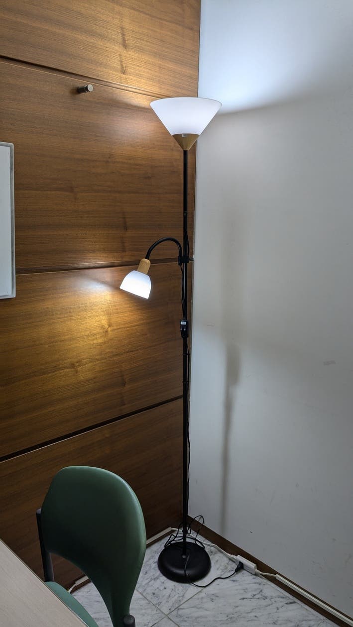 ZOOM会議などテレワークに最適な完全個室。無料WiFiあり。ソファとコーヒーでホッと一息つくことも◎（フリードリンクあり）の写真9