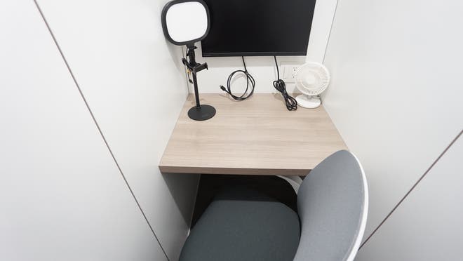 <ワークブース浜松町No.1>大門駅徒歩30秒🚃完全個室🚪光回線Wi-Fi📶モニター🖥電源🔌テレワーク/面接/自習/作業の写真4