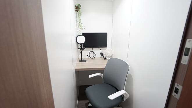 <ワークブース浜松町No.4>大門駅徒歩30秒🚃完全個室🚪光回線Wi-Fi📶モニター🖥電源🔌テレワーク/面接/自習/作業の写真3