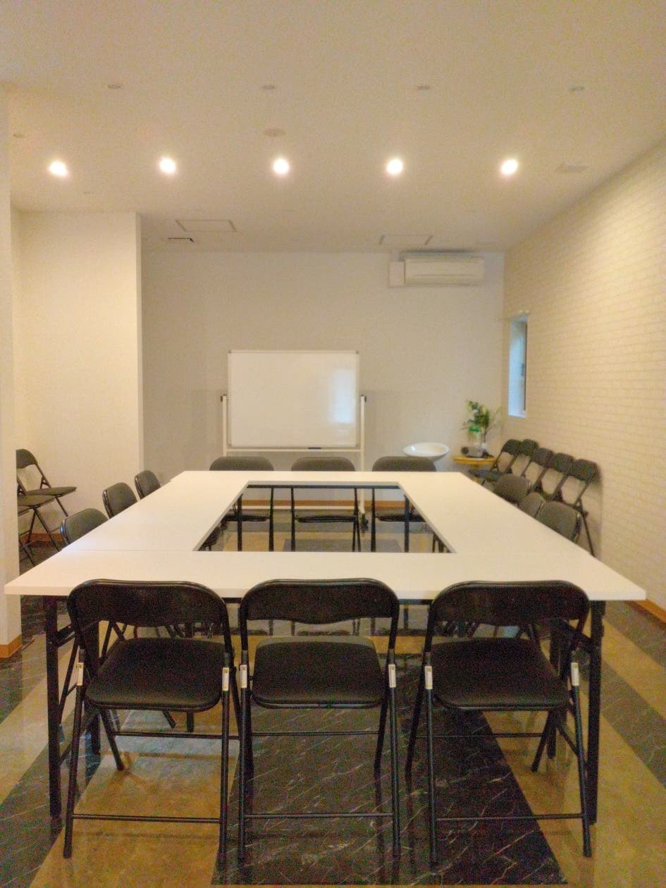 新小岩駅から徒歩4分　1階会議室　長机8台・着席人数30名　の写真1