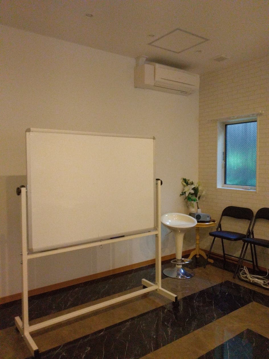新小岩駅から徒歩4分　1階会議室　長机8台・着席人数30名　の写真12