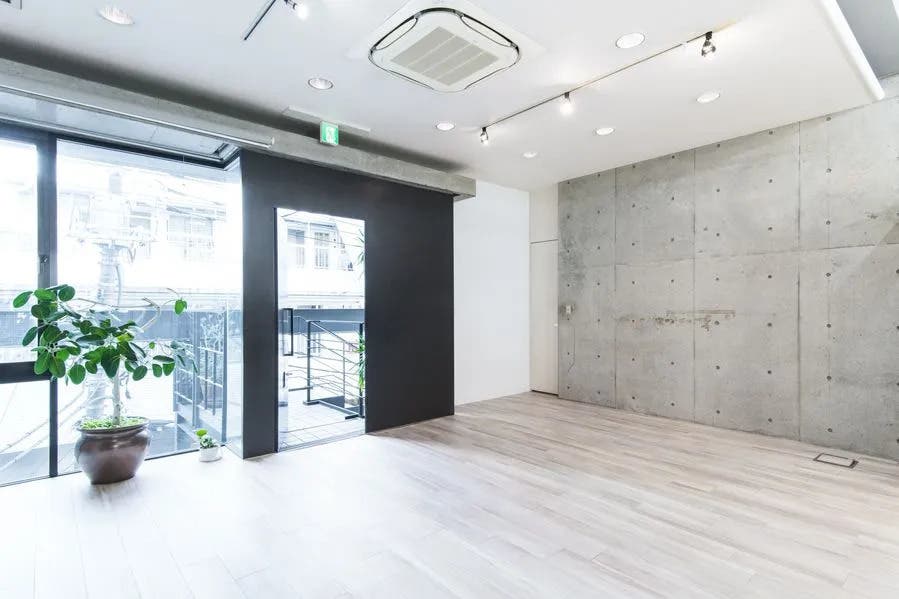 動物可🐶白壁×コンクリート造り×天高3.65ｍの自然光が入る居心地◎のオシャレな空間！KITAYAPARK徒歩１分♪の写真4