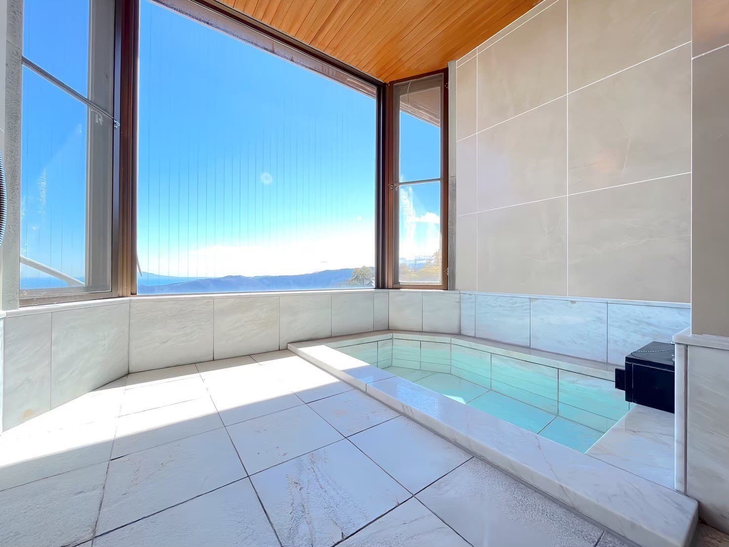 熱海の大豪邸！！屋外ジャグジーにバレルサウナ付スペースの写真12