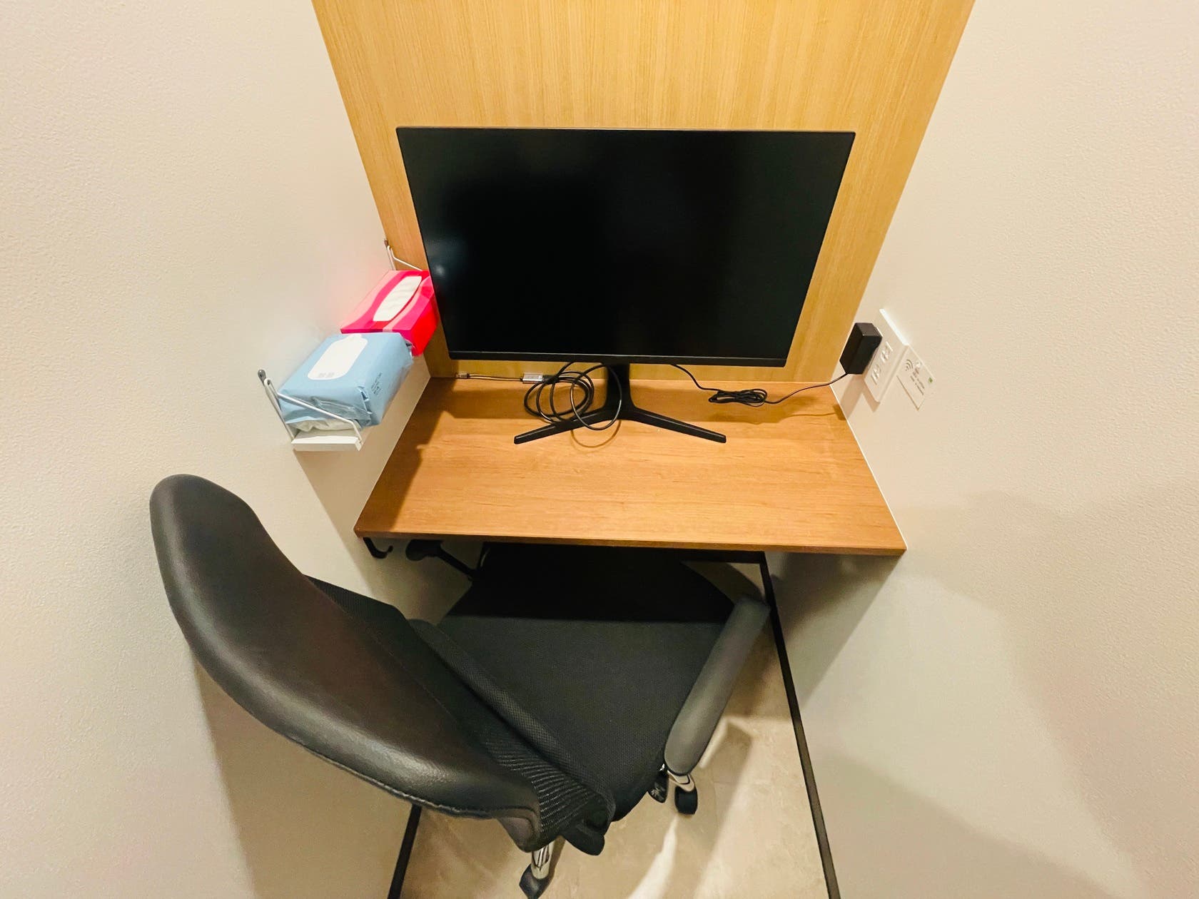 【¥330/30分！高円寺駅から1分】モニター・フリードリンク付き2名個室（個室1）※予約時間前は入室不可の写真2