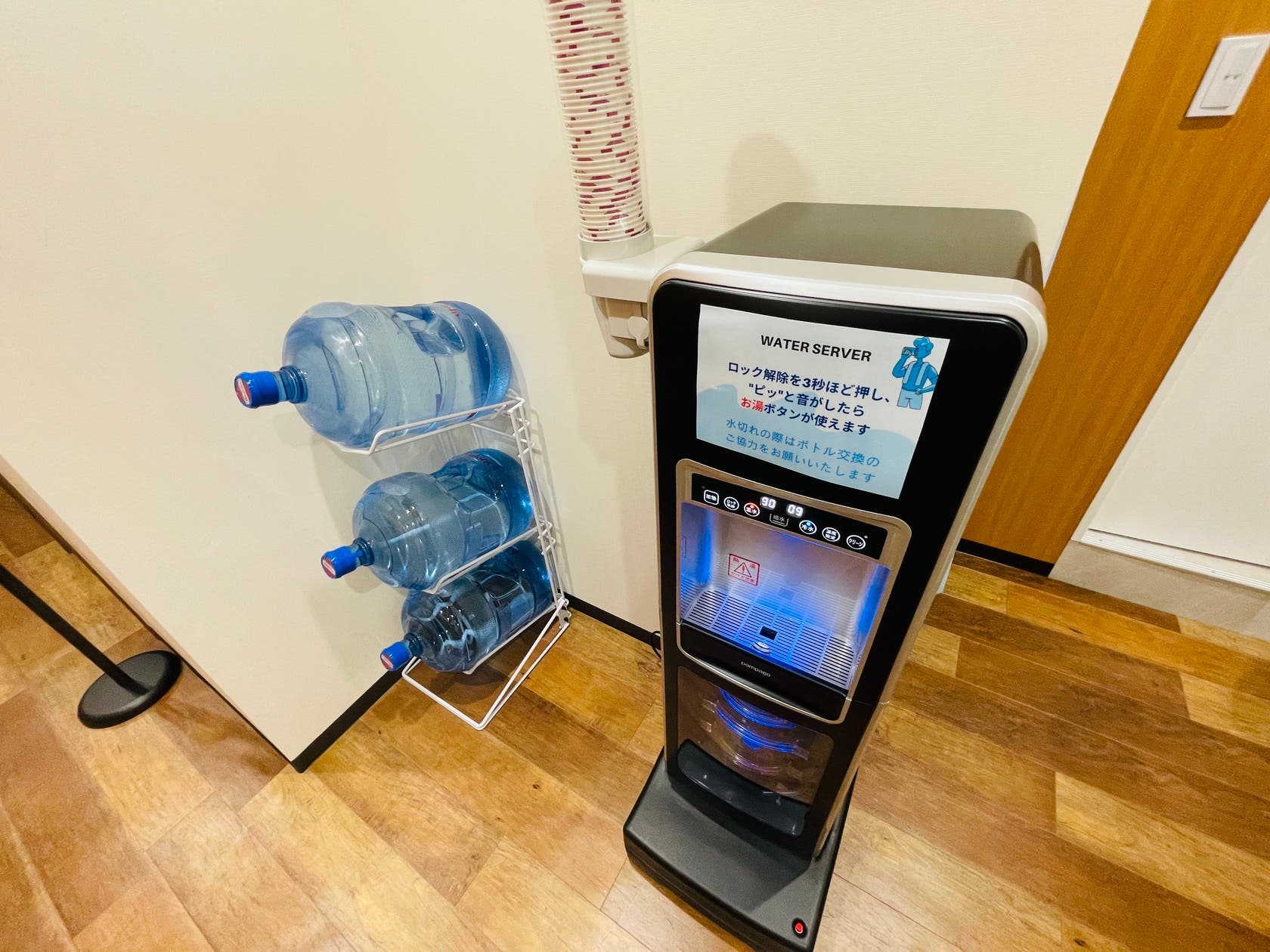 【¥220/30分！高円寺駅から1分】モニター・フリードリンク付き1名個室（個室8）※予約時間前は入室不可の写真4